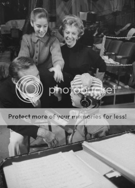 *CANDIDS* - Page 112 - The Silver Screen Oasis