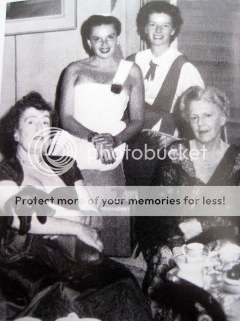 *CANDIDS* - Page 167 - The Silver Screen Oasis