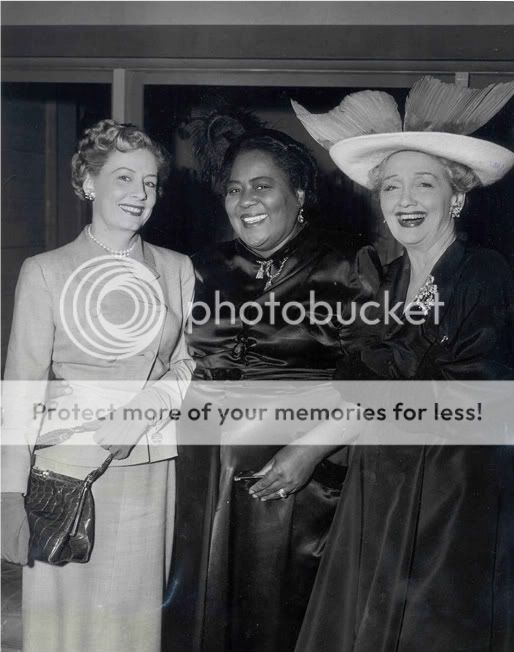 *CANDIDS* - Page 236 - The Silver Screen Oasis