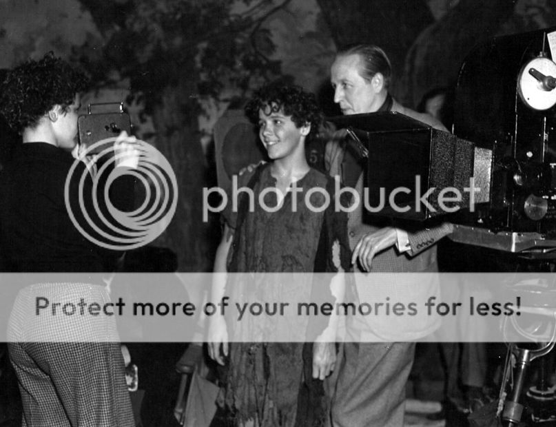 *CANDIDS* - Page 709 - The Silver Screen Oasis