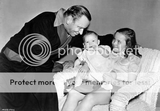 *CANDIDS* - Page 449 - The Silver Screen Oasis