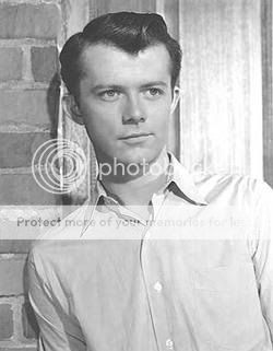 *CANDIDS* - Page 422 - The Silver Screen Oasis