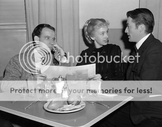 *CANDIDS* - Page 307 - The Silver Screen Oasis